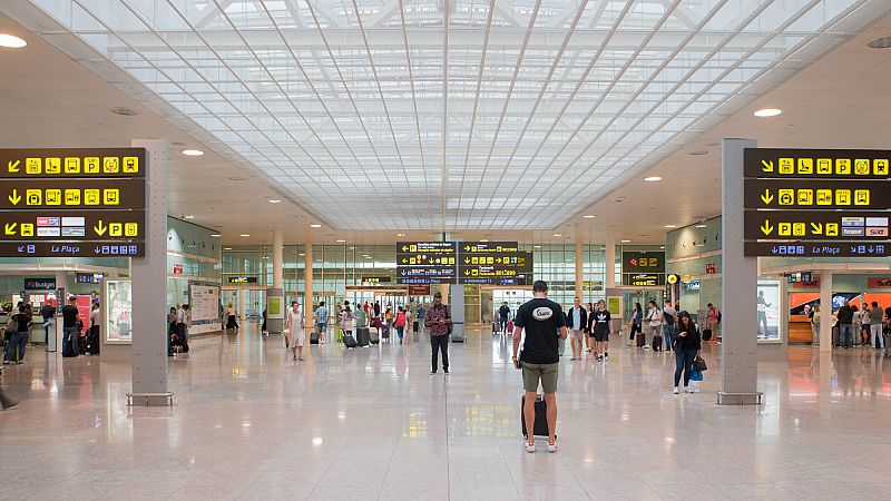 Γονείς εγκατέλειψαν τον 10χρονο γιο τους στο αεροδρόμιο για να μην ...