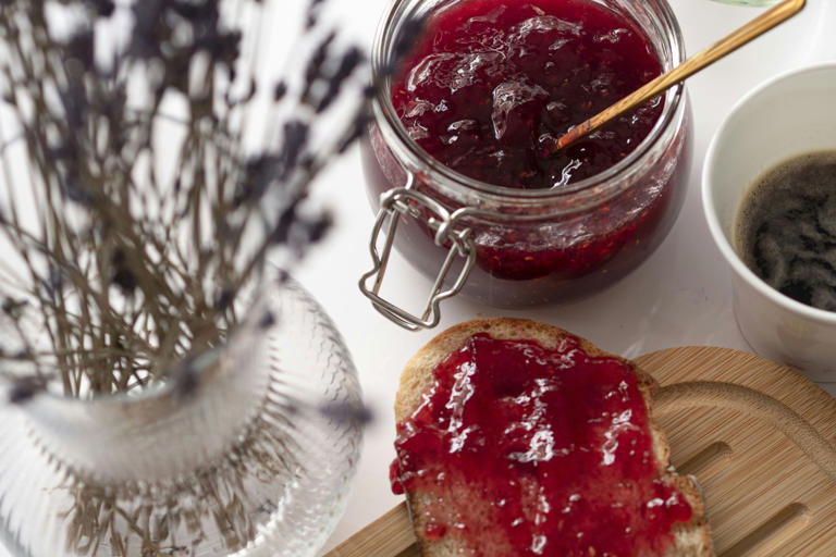 6 Jam and Jellies You Should Never Eat