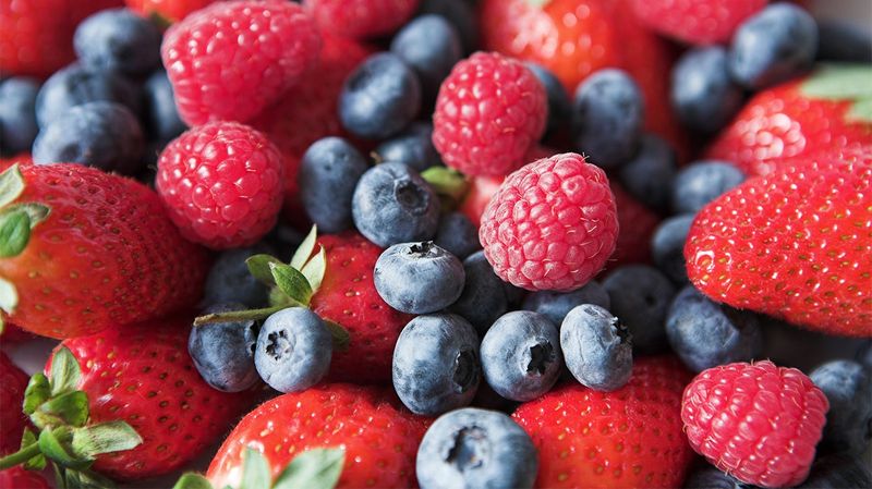 10 Fruits You Should Eat Every Week And 10 That Aren't Worth The Sugar