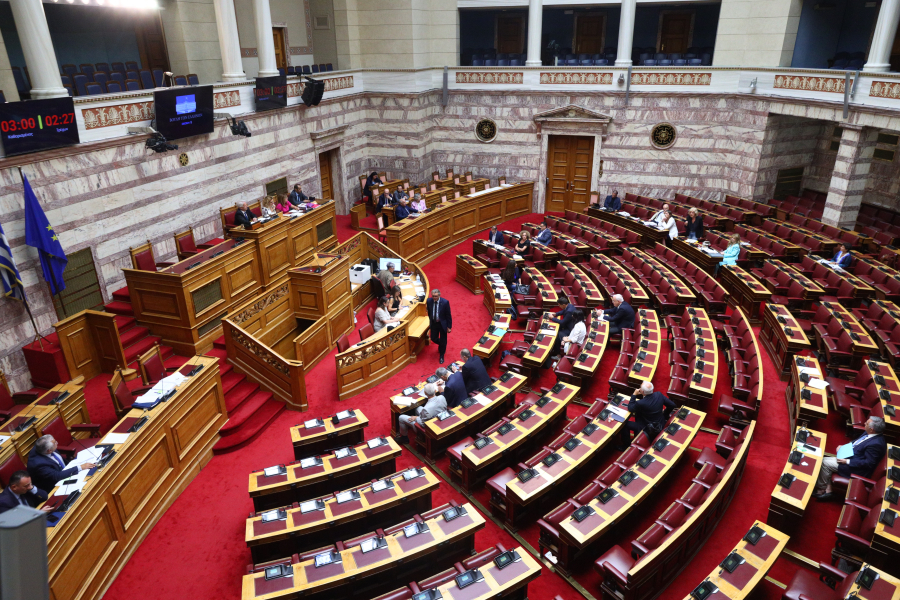 Με δυόμισι ΕΚΑΣ ισούται τα χρέη ΝΔ και ΠΑΣΟΚ στις τράπεζες