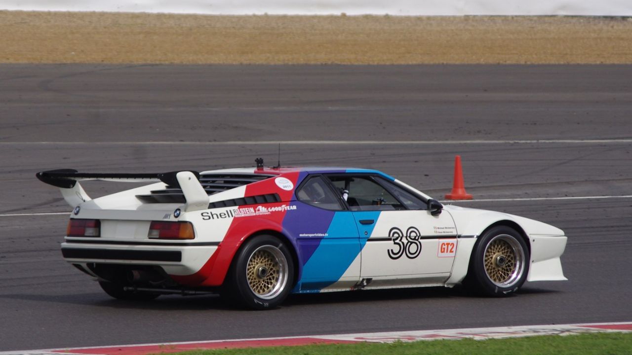 10 BMW classics that still turn heads
