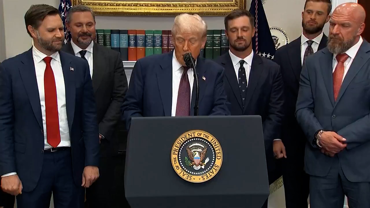 Trump Hilariously Mispronounces Dolphins QB Tua Tagovailoa's name