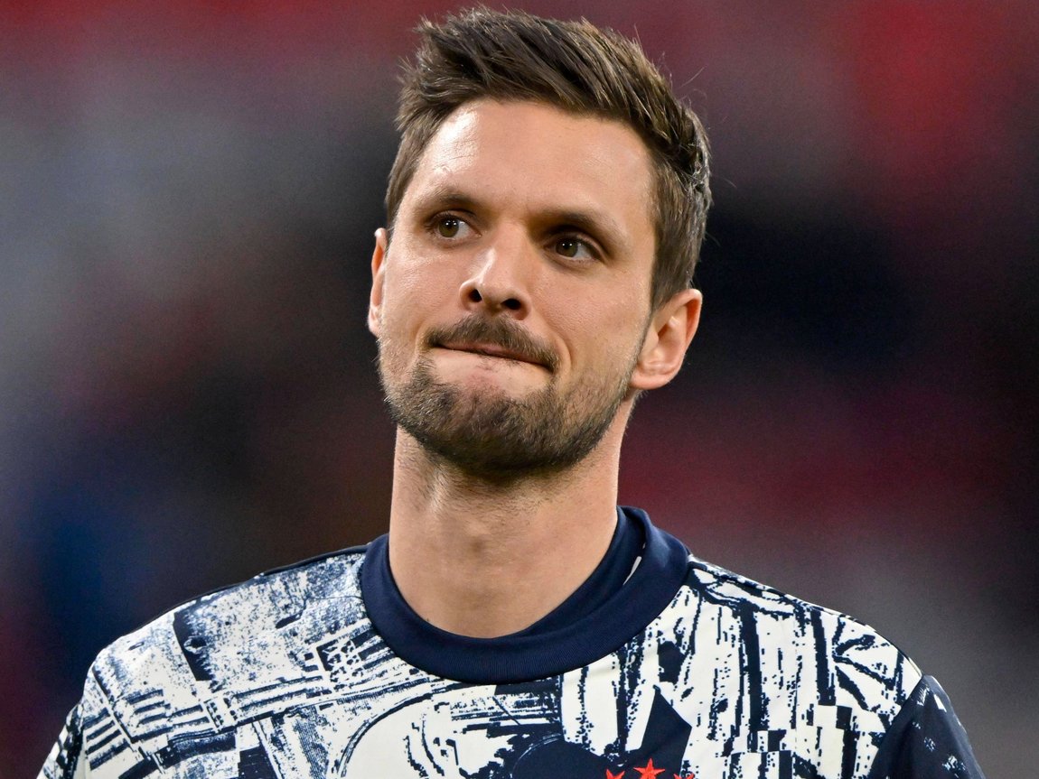 Bayern goalkeeper Sven Ulreich mourns the loss of his son Len