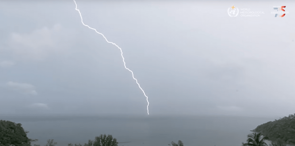 New world record for longest ever lightning 'megaflash' measuring 515 ...