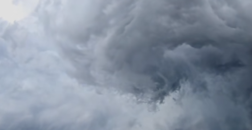 Breathtaking Shelf Cloud Twists Over Missouri