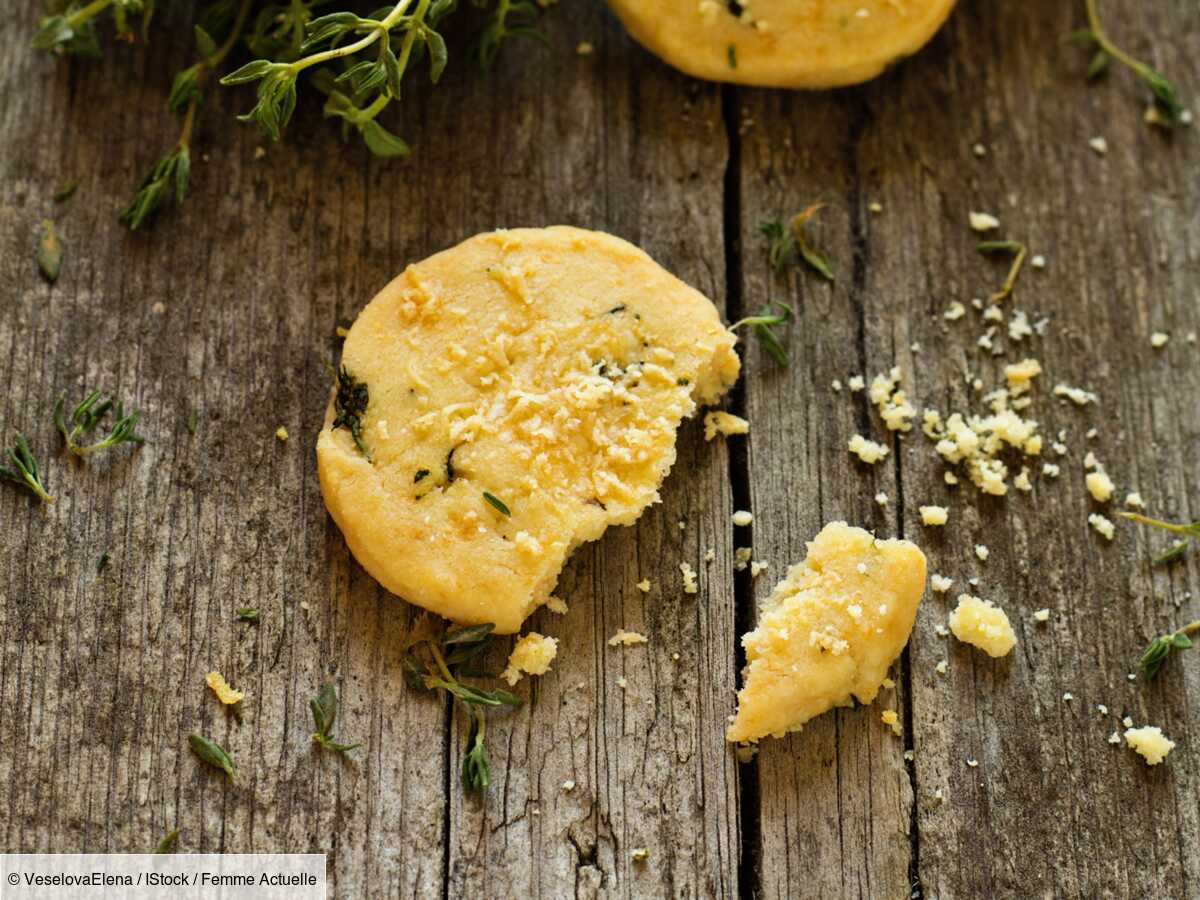 Marre des chips à l'apéro ? La recette des crackers au parmesan prêts ...