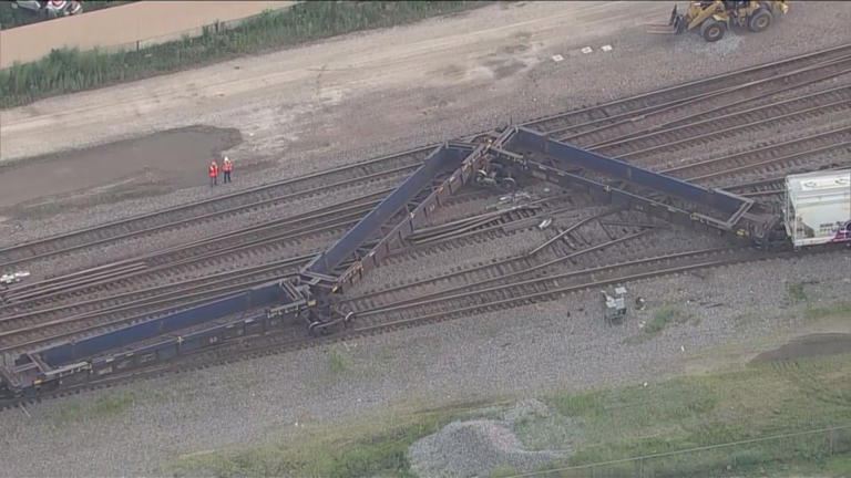 Metra BNSF trains back on the move after freight train derailment in Aurora