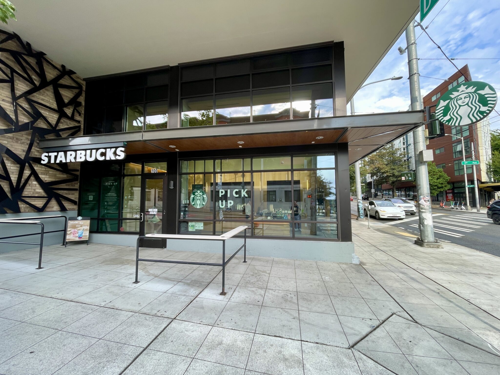 Starbucks pioneered mobile ordering. Now the coffee giant is ditching ...