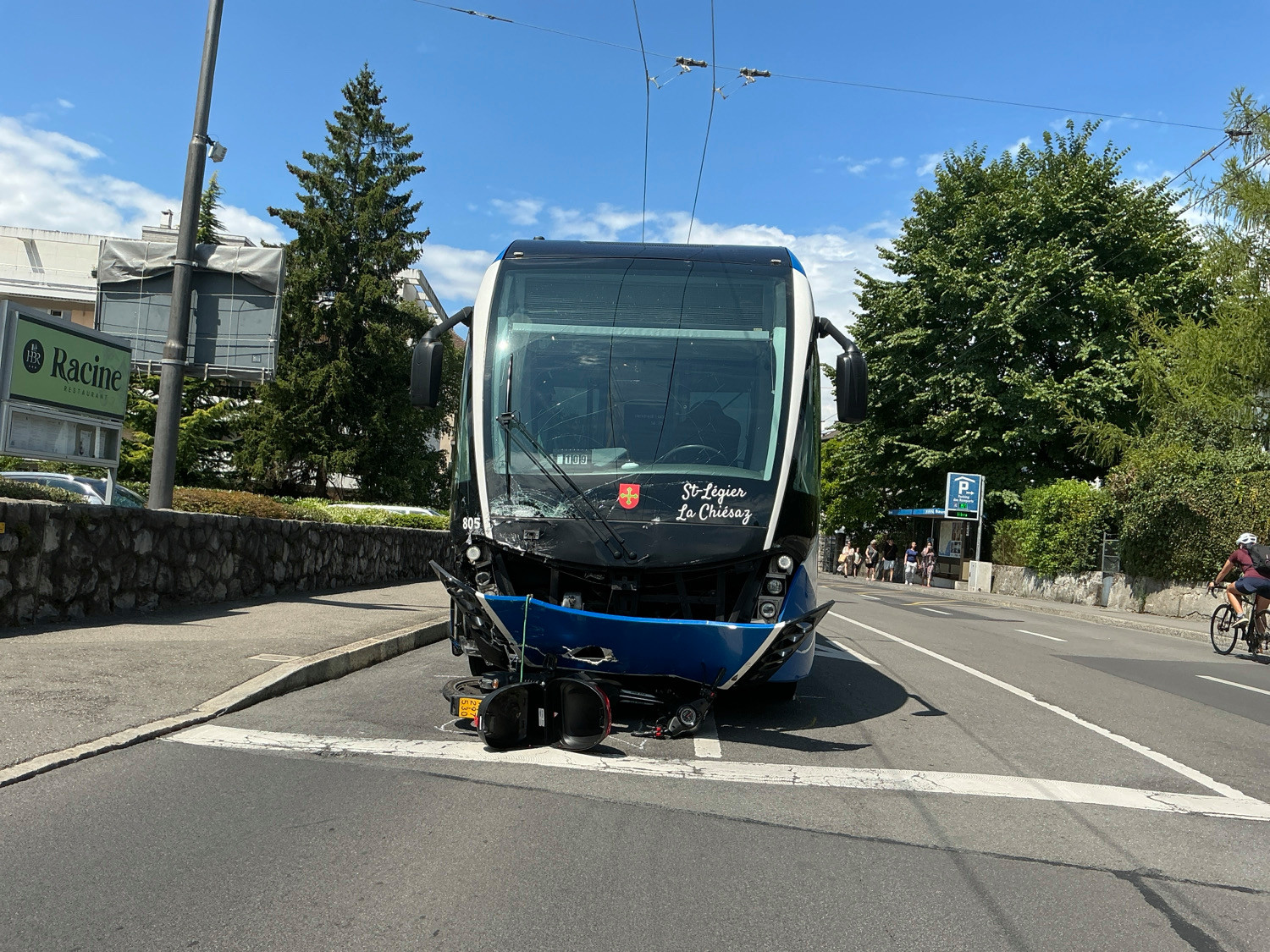 Un bus VMCV percute 11 véhicules en plein centre-ville