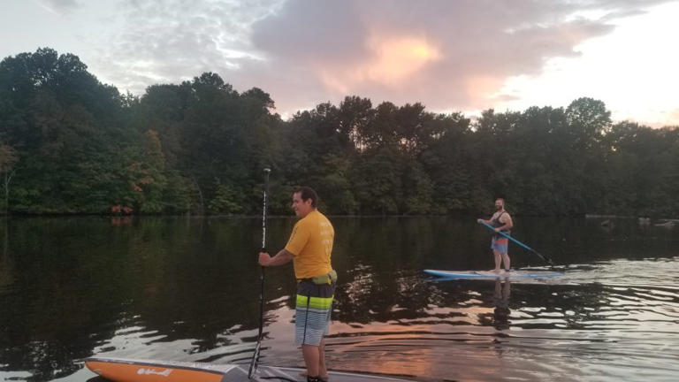 Sunset paddleboard group benefits veterans, families