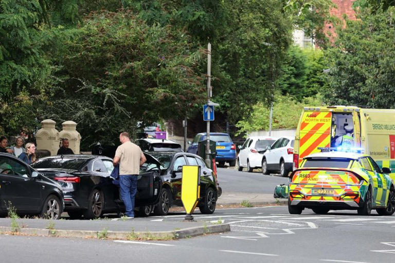 Drivers urged to avoid Liverpool area after three car crash