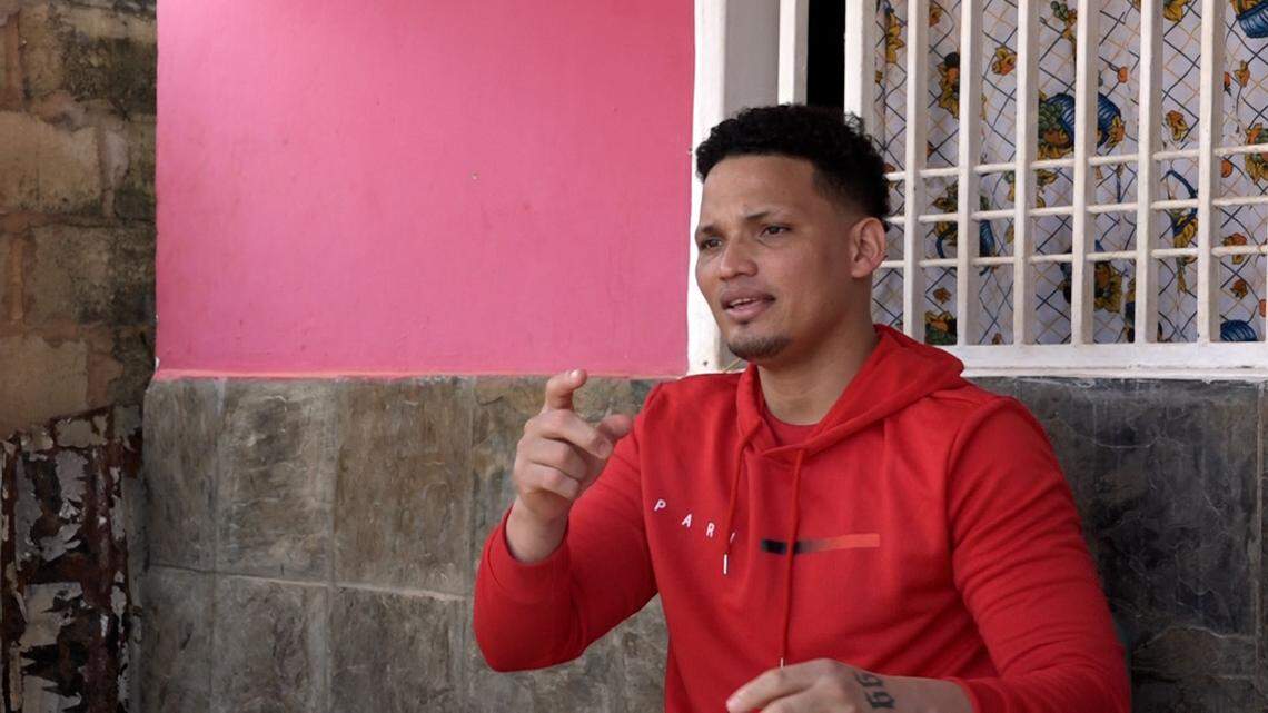 ‘Tengo pesadillas': Venezolanos encarcelados en El Salvador reviven ...