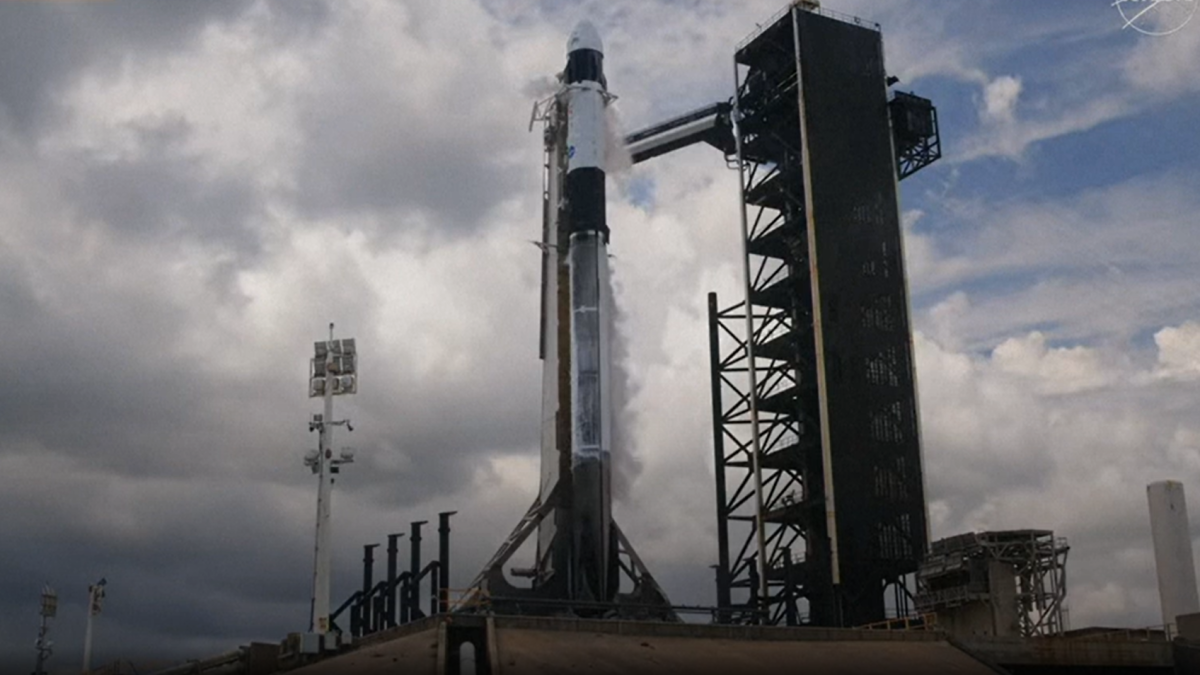 Despega con éxito la misión de la NASA que mandará a cuatro astronautas ...