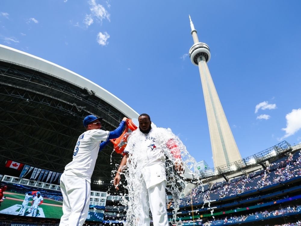 SIMMONS: Blue Jays fans getting throwback summer love-in with baseball