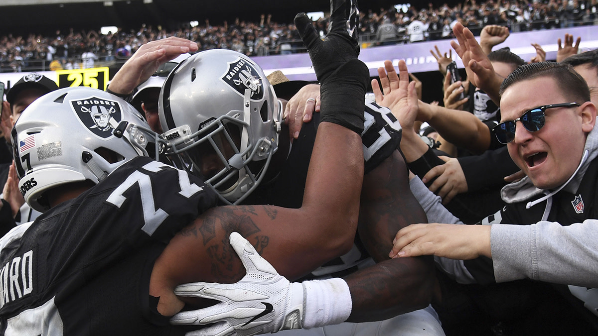 Ex-Raiders Pro Bowl RB, 1,000-Yard Rusher Retires From NFL