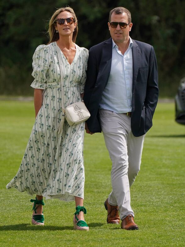 Queen Elizabeth's grandson Peter Phillips announces engagement to ...