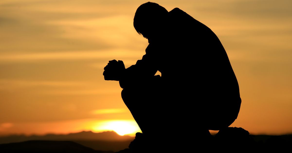 Op-Ed: True Men of Faith Pray Regularly, But Not for the Reason You ...