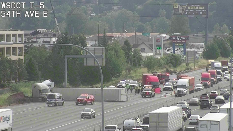 I 5 Sb Lanes Mostly Blocked After Rollover Semi Trucks Crash