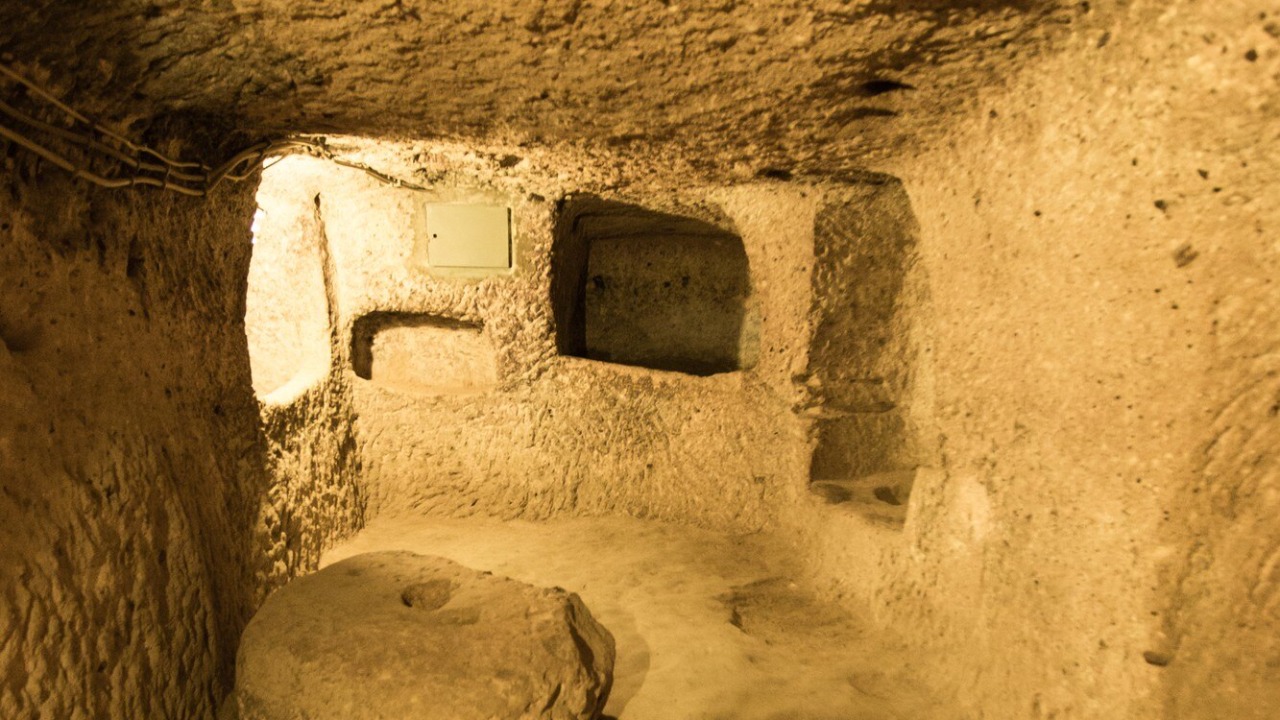 Pyramid chamber found with sonar