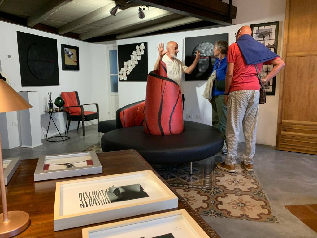 L’atelier di Mauro Manco nel borgo che insegna a vivere: “Non si torna da Castè senza legami”