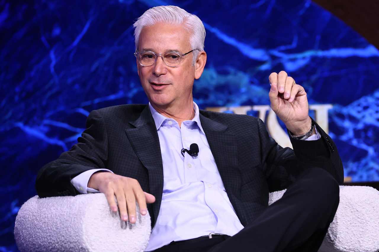 Wells Fargo Pays CEO Charles Scharf $30 Million Incentive to Stick Around