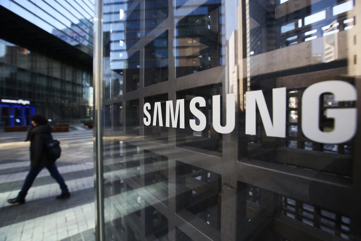 Primeiro smartphone tri-dobrável da Samsung já tem data para chegar ao ...