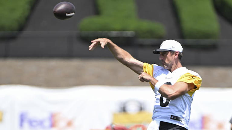 Aaron Rodgers Gave Simple Reason for Taking Discount on Steelers Contract