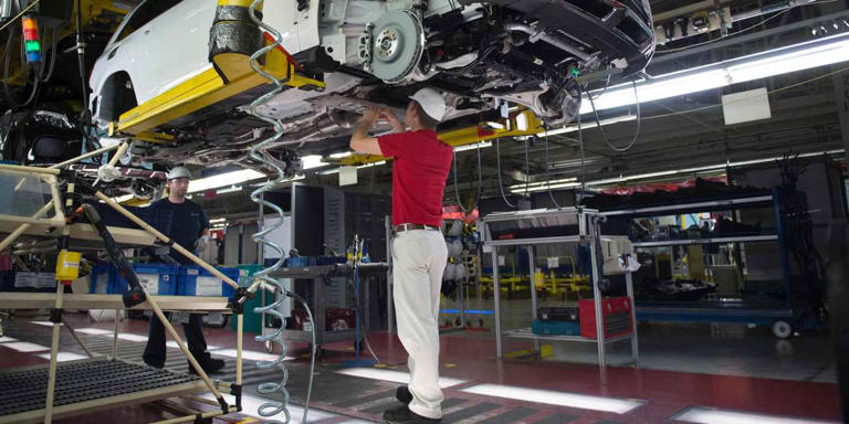 U.S. factory sector contracts for 5th straight month in July, ISM shows