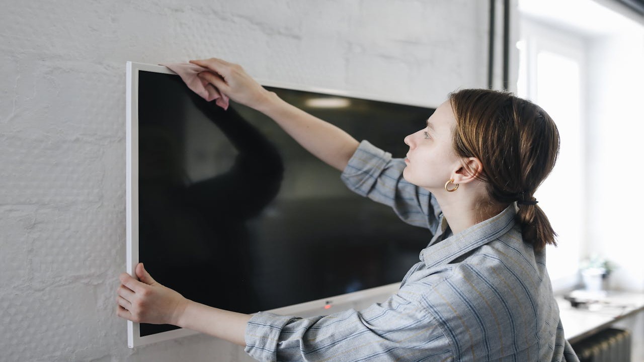 9 Cleaning Habits That Are Wearing Down Your House Without You Knowing