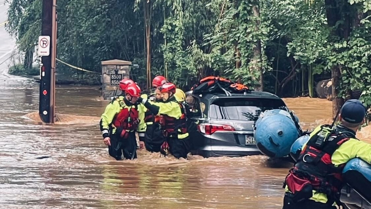 Firefighters rescue 6, including two children, during flash flooding ...