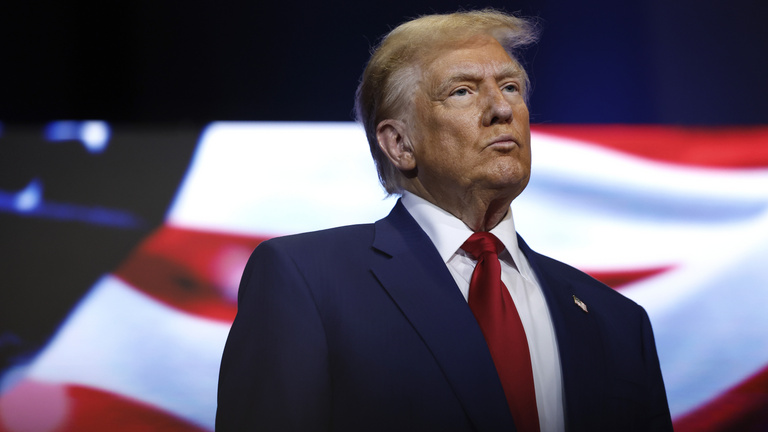 Donald Trump atom-tengeralattjárókat küld Oroszország közelébe