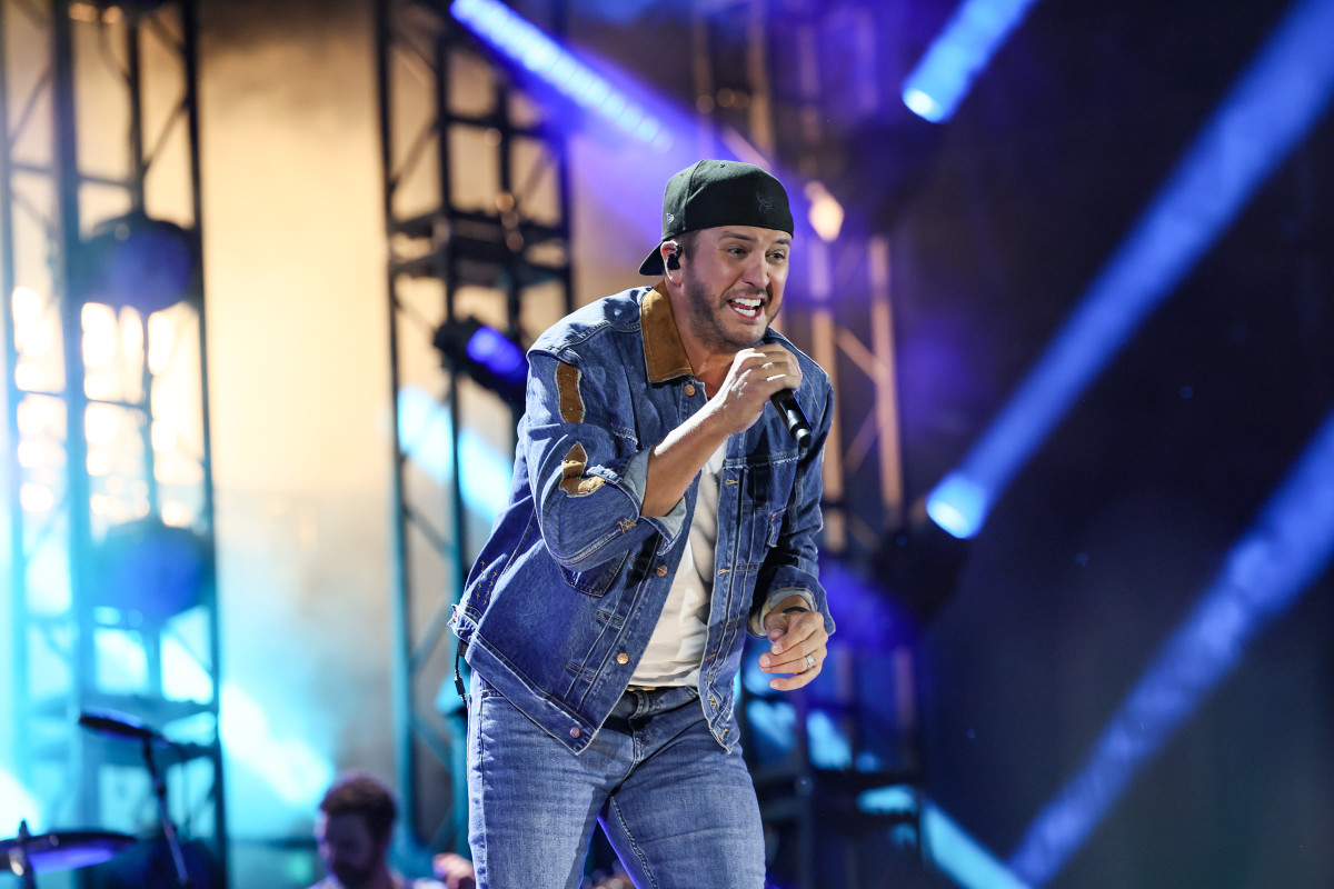 Country Star, 49, Says He’ll ‘Never’ Lip Sync — Even If His Voice ...