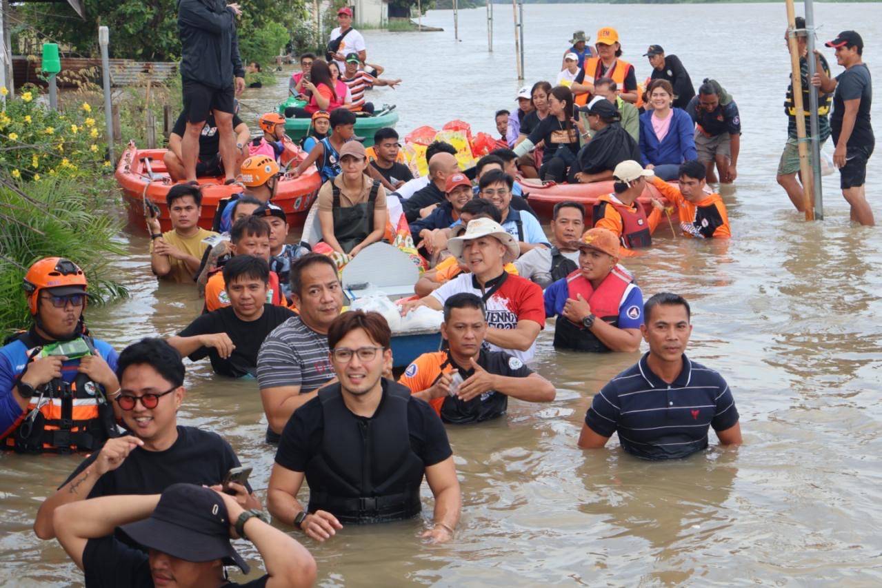 Bulacan town still deep in flood amid sunny weather