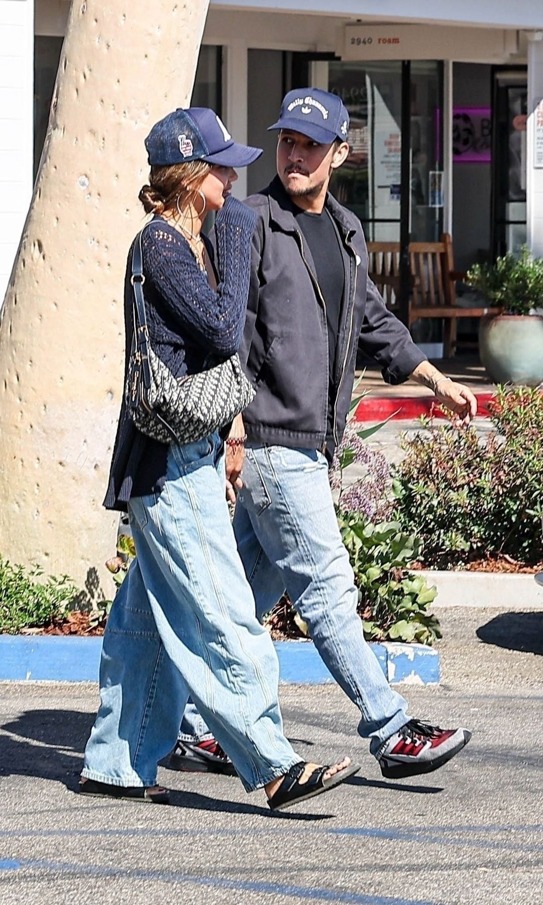 Jessica Alba and Danny Ramirez share a kiss and matching outfits in new ...