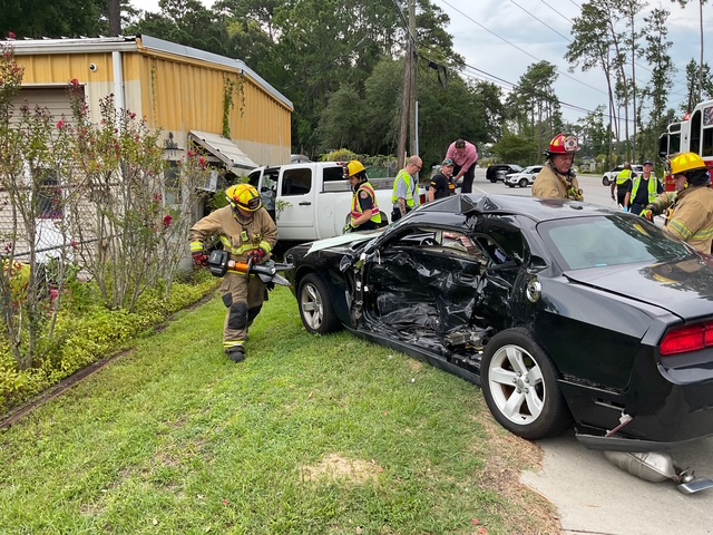 3 injured in crash, truck hits building in Burton