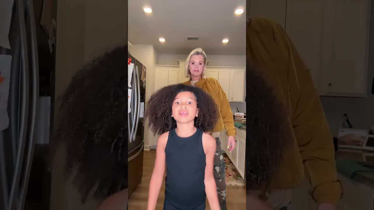 scarlett and tiania: call jesus trend with mom and daughter