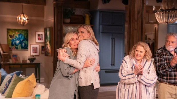 'Leanne' Cast and Character Guide: Who's Who in the Netflix Sitcom?