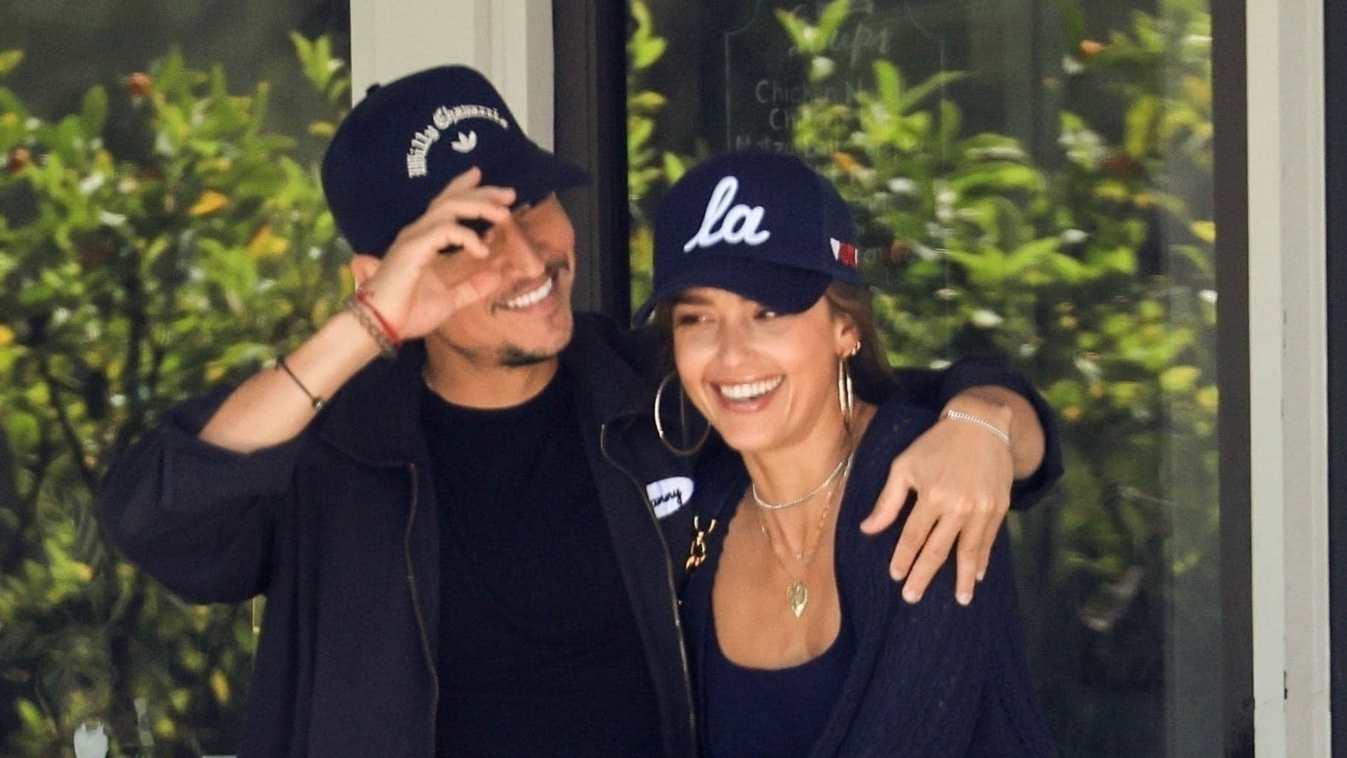 Jessica Alba and Danny Ramirez share a kiss and matching outfits in new ...