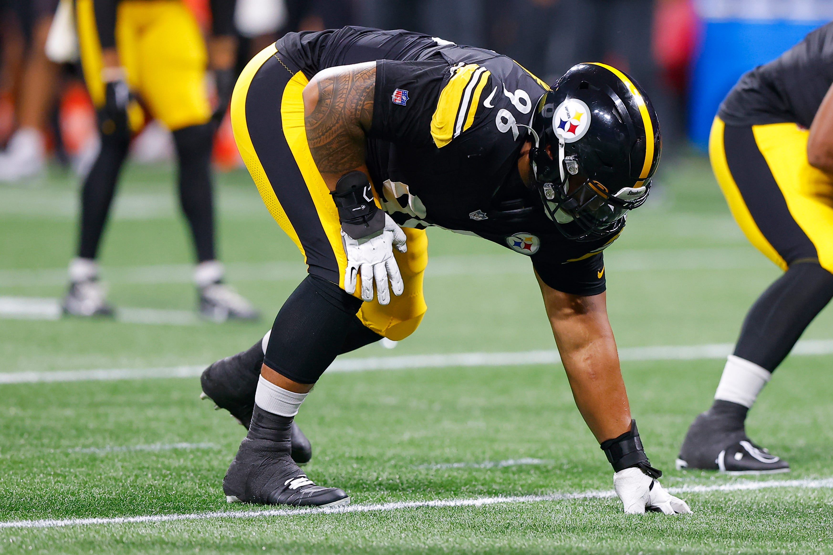 Steelers bring back NT Breiden Fehoko