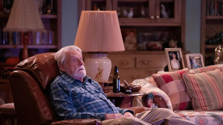 'Leanne' Cast and Character Guide: Who's Who in the Netflix Sitcom?