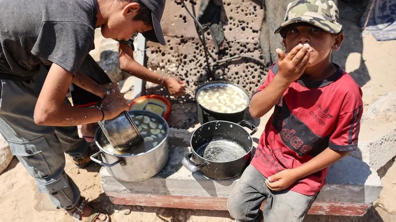 Starvation in Gaza: How war and blockades lead to famine