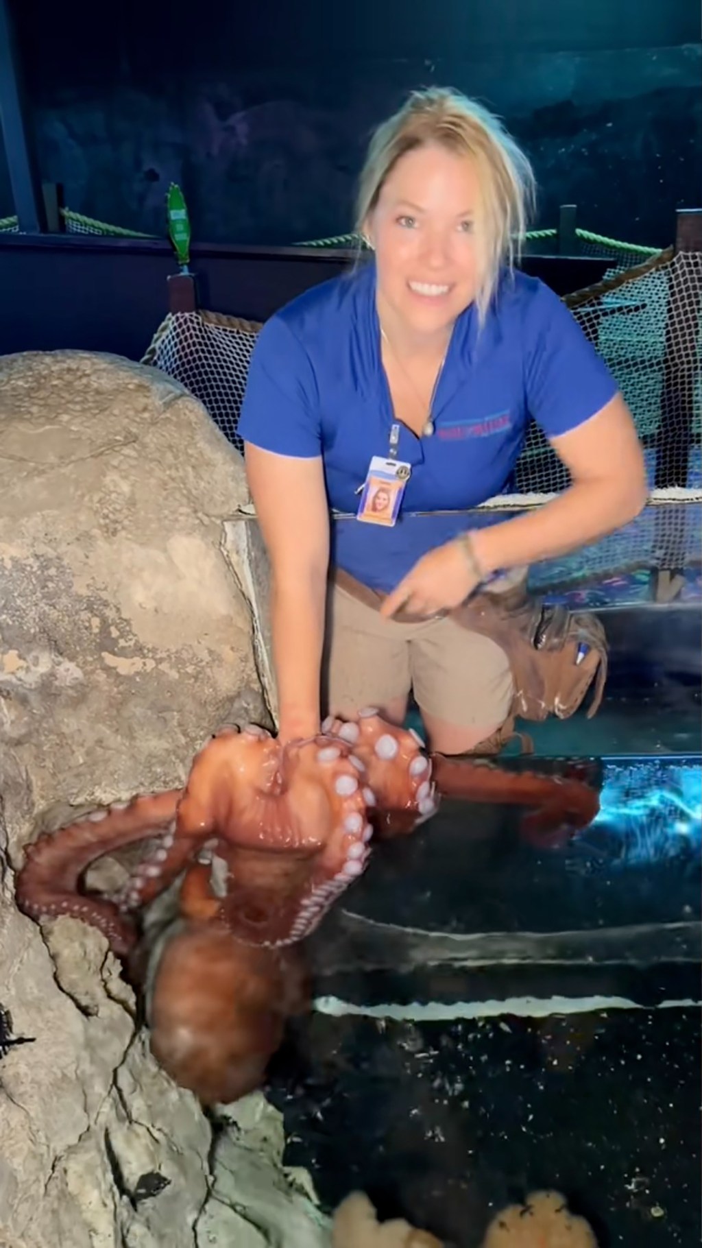 Angry mom blasts ‘wild’ giant octopus attack on child at aquarium: ‘I’m ...