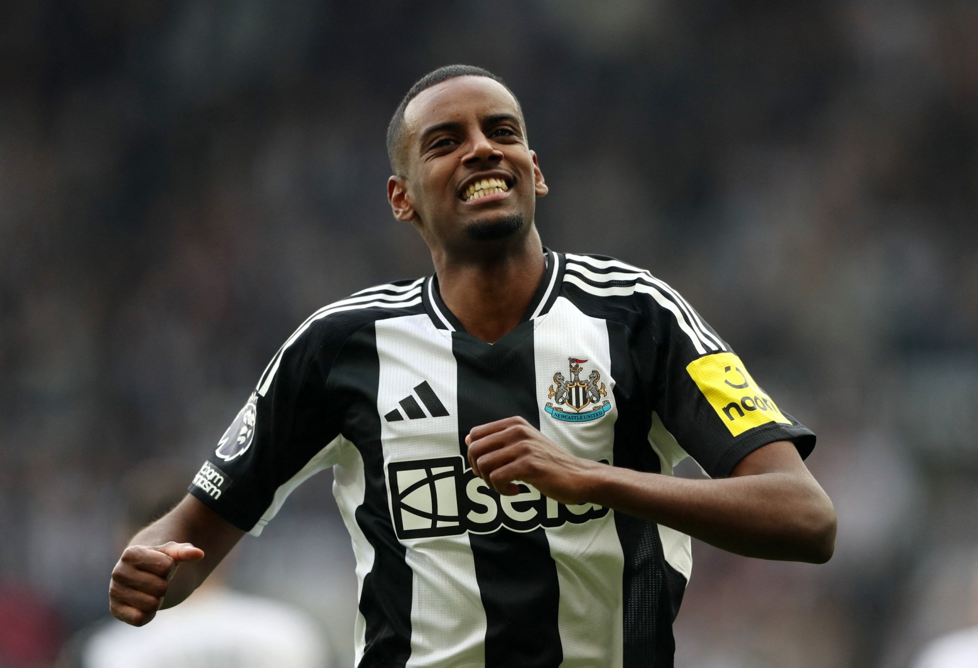 Alexander Isak responds to Man Utd approach