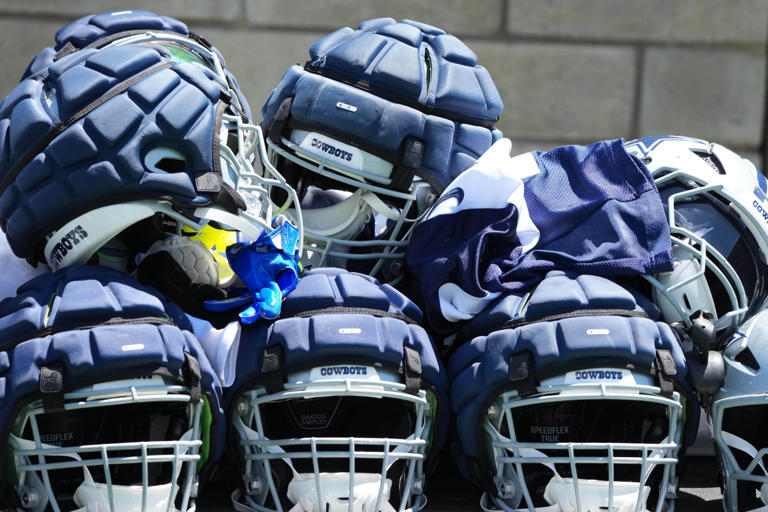 Some Detroit Lions players wear Guardian Caps at practice. But how ...