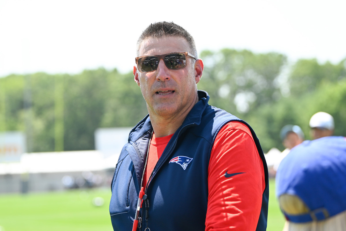 Mike Vrabel Draws Comparison to Patriots' Greats Bill Belichick, Bill ...