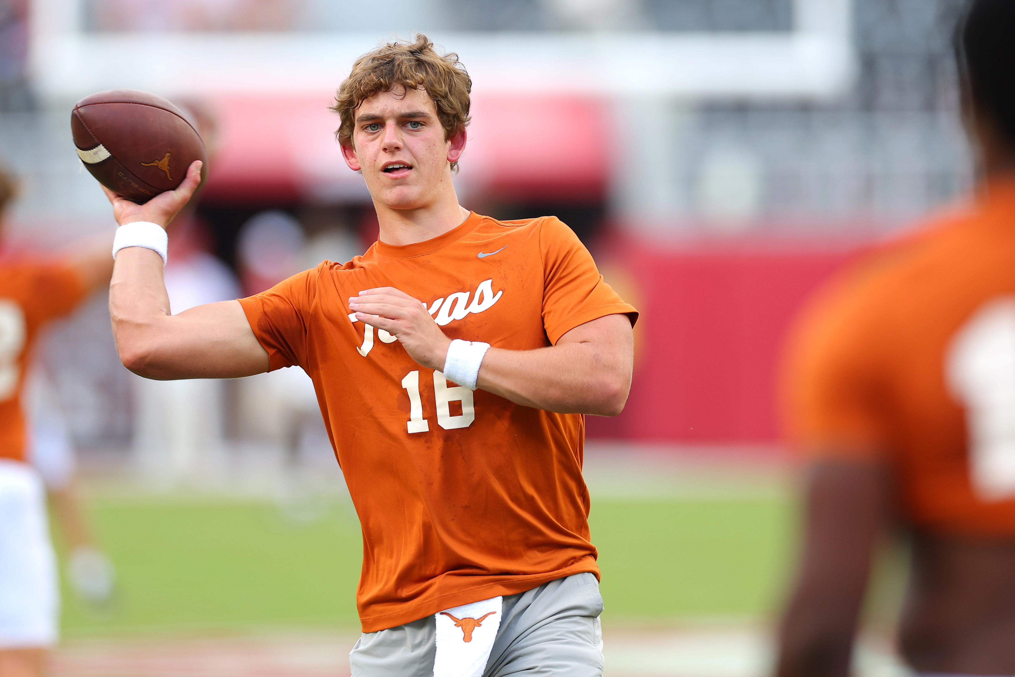 Breakout redshirt freshman WR new favorite target of Arch Manning in ...