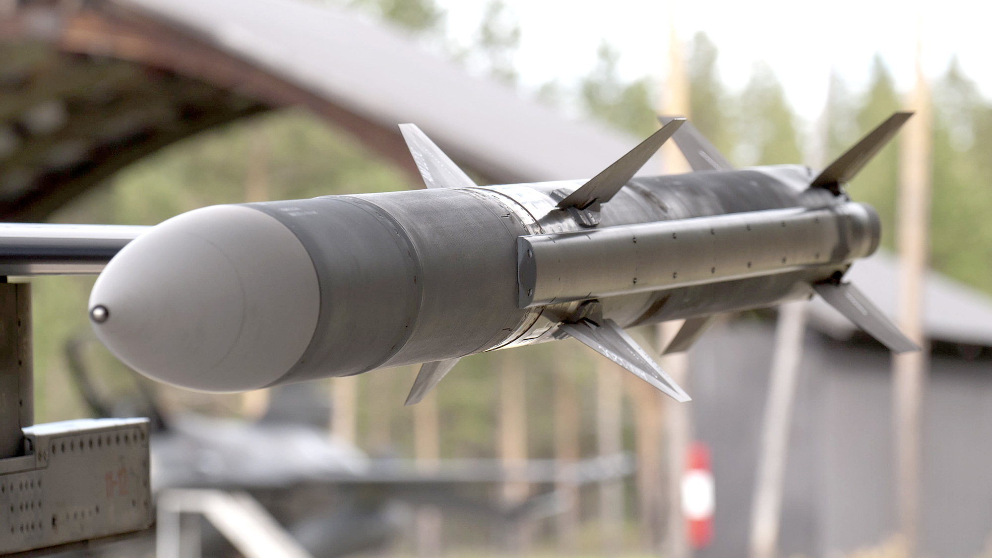 Raytheon Secures Record-Breaking $3.5 Billion AMRAAM Missile Contract ...