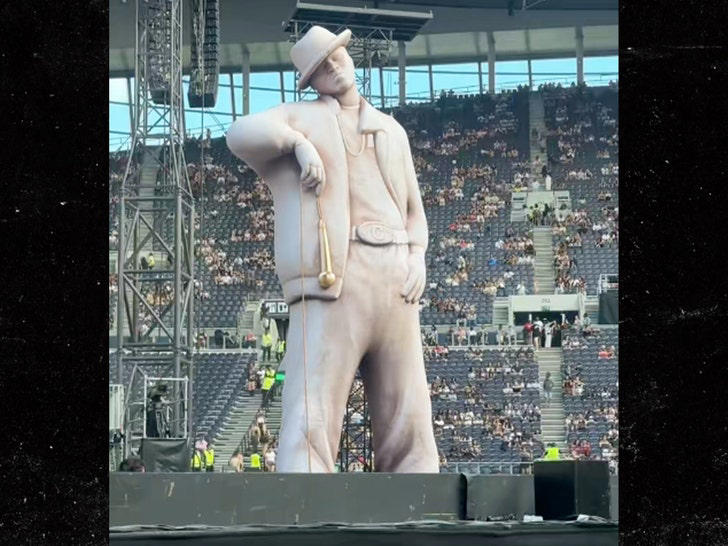 Chris Brown Obliges Fans' Tour Statue Complaints -- But With a Warning