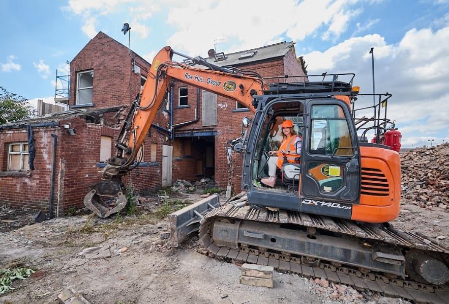 Demolition of Crimea Tavern in Castleford begins