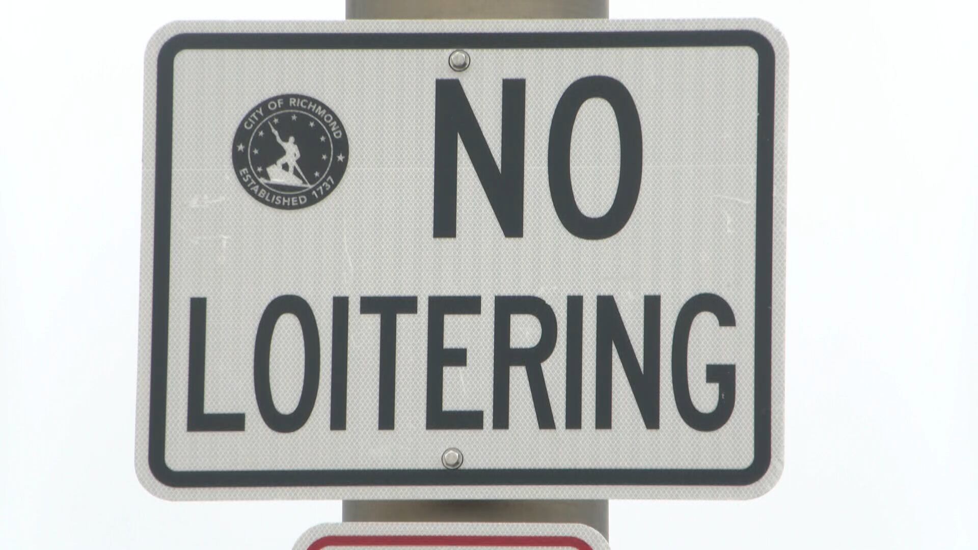 ‘No loitering’ signs posted on Lee Bridge after people attempt to see ...
